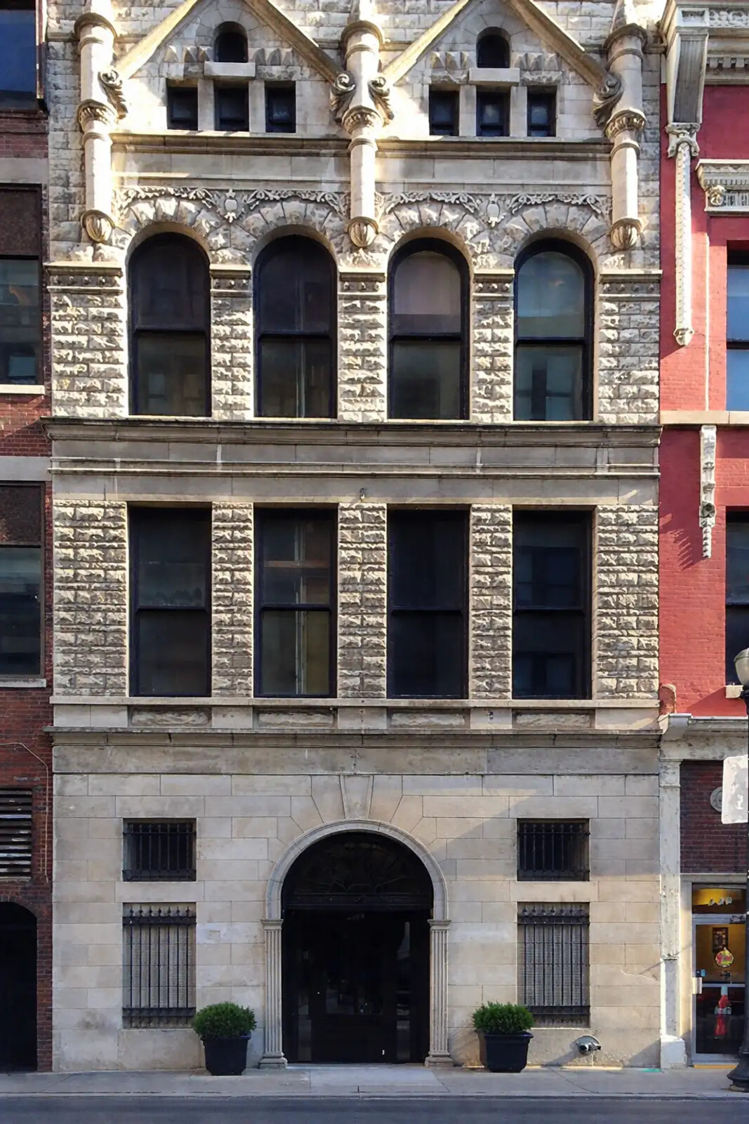 209 S 5th St, Louisville, KY 40202 For Lease | Crexi.com